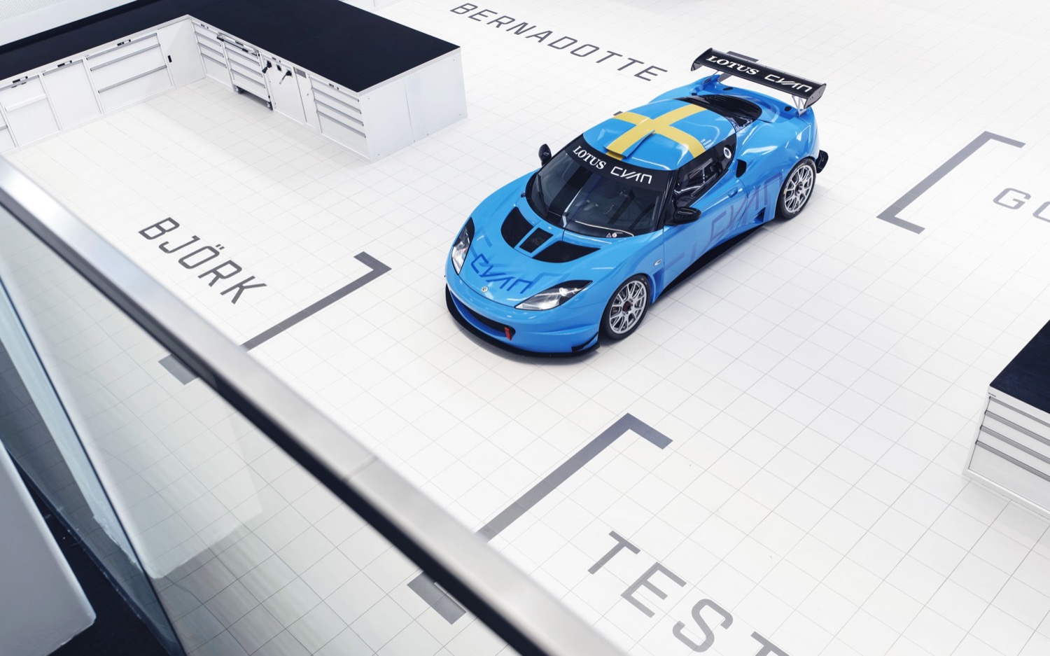 Blauw/gele Evora GT4 is de herstart van Lotus' Motorsportprogramma - DRIVR