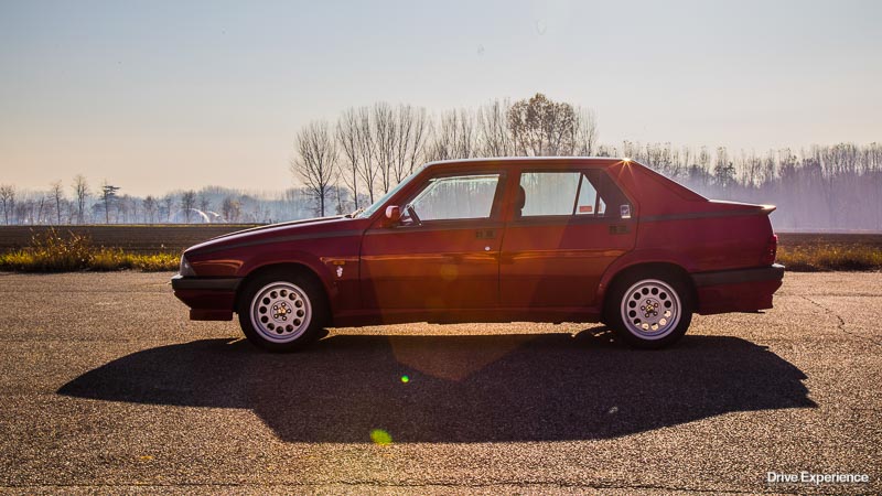 Video: Het beste van de Alfa Romeo 75 - Davide Cironi - DRIVR