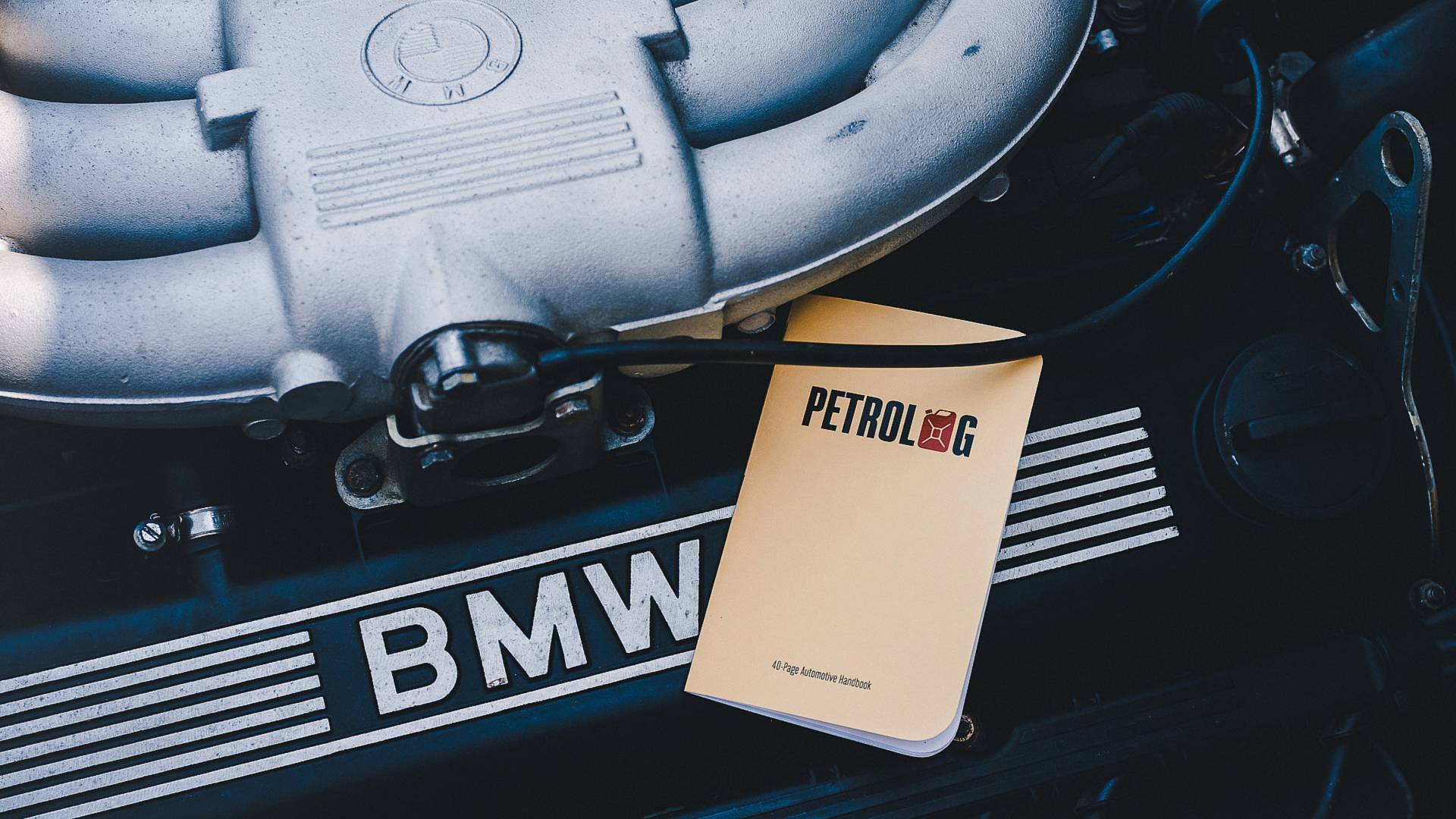 Petrolog wil het papieren onderhoudsboekje terug hip maken - DRIVR