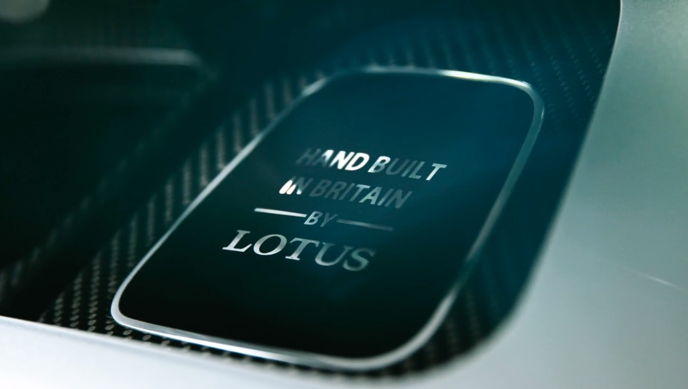 Lotus onthult zijn elektrische hypercar op 16 juli (+ video) - DRIVR
