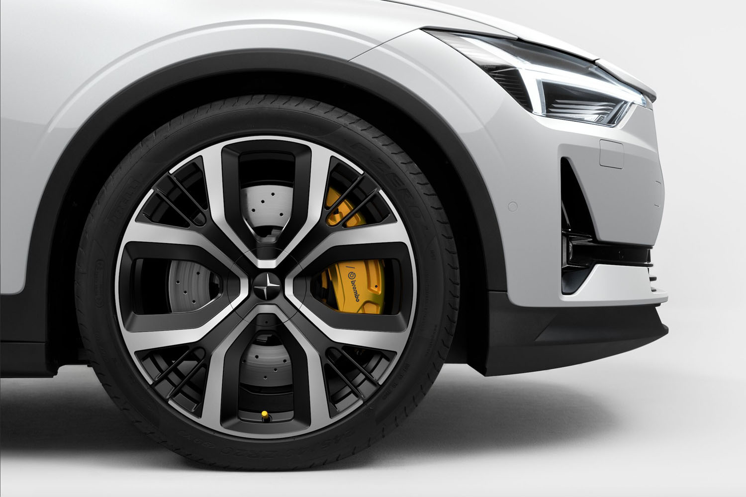 Dit zit er in het Performance Pack van Polestar 2 - DRIVR